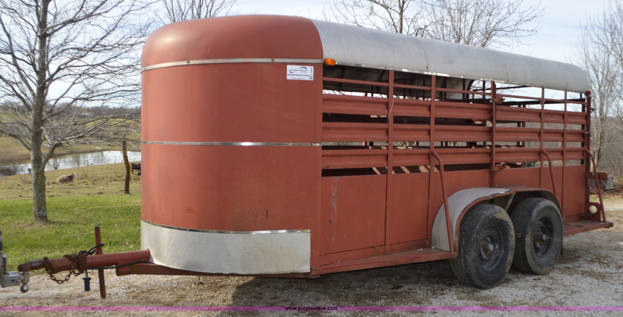 1983 Hale livestock trailer in Dearborn, MO | Item L4584 sold | Purple Wave