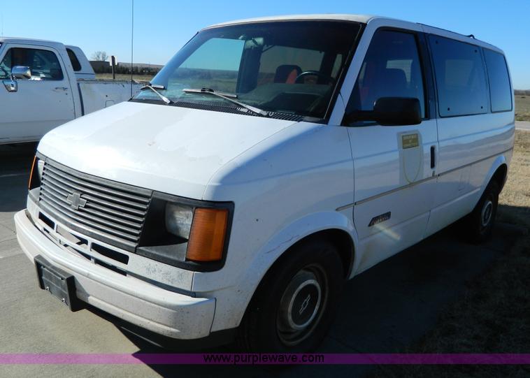 1991 Chevrolet Astro van in Ellsworth, KS | Item BT9812 sold | Purple Wave