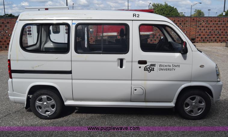 2010 Vantage VanGo van in Wichita, KS | Item J8116 sold | Purple Wave