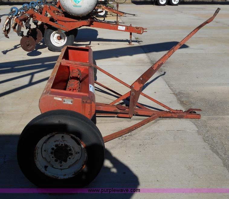 Avco 88F Ezee Flow fertilizer spreader in Belton, MO | Item L1151 sold ...
