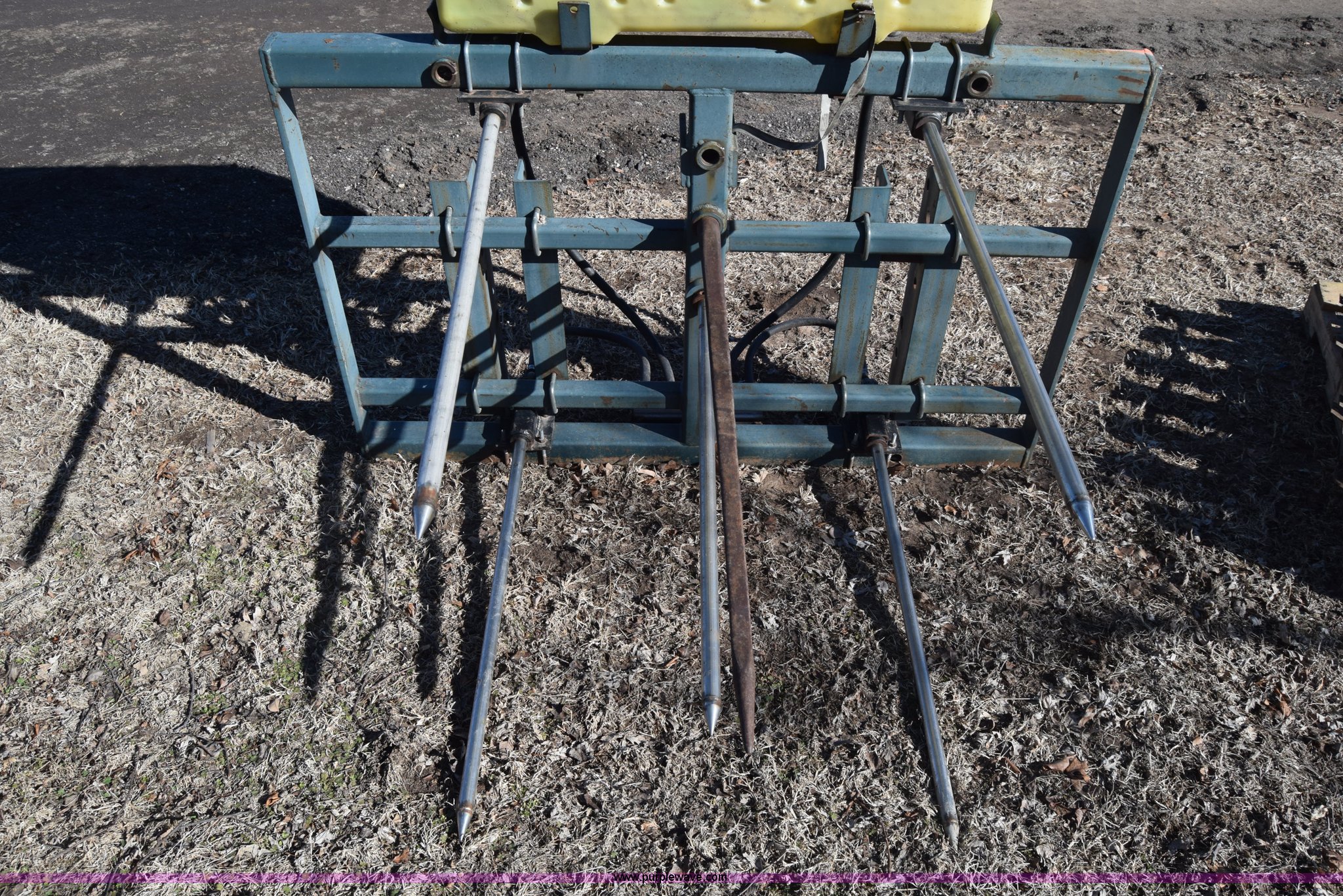 Injection bale spear in Mt. Hope, KS | Item L1042 sold | Purple Wave