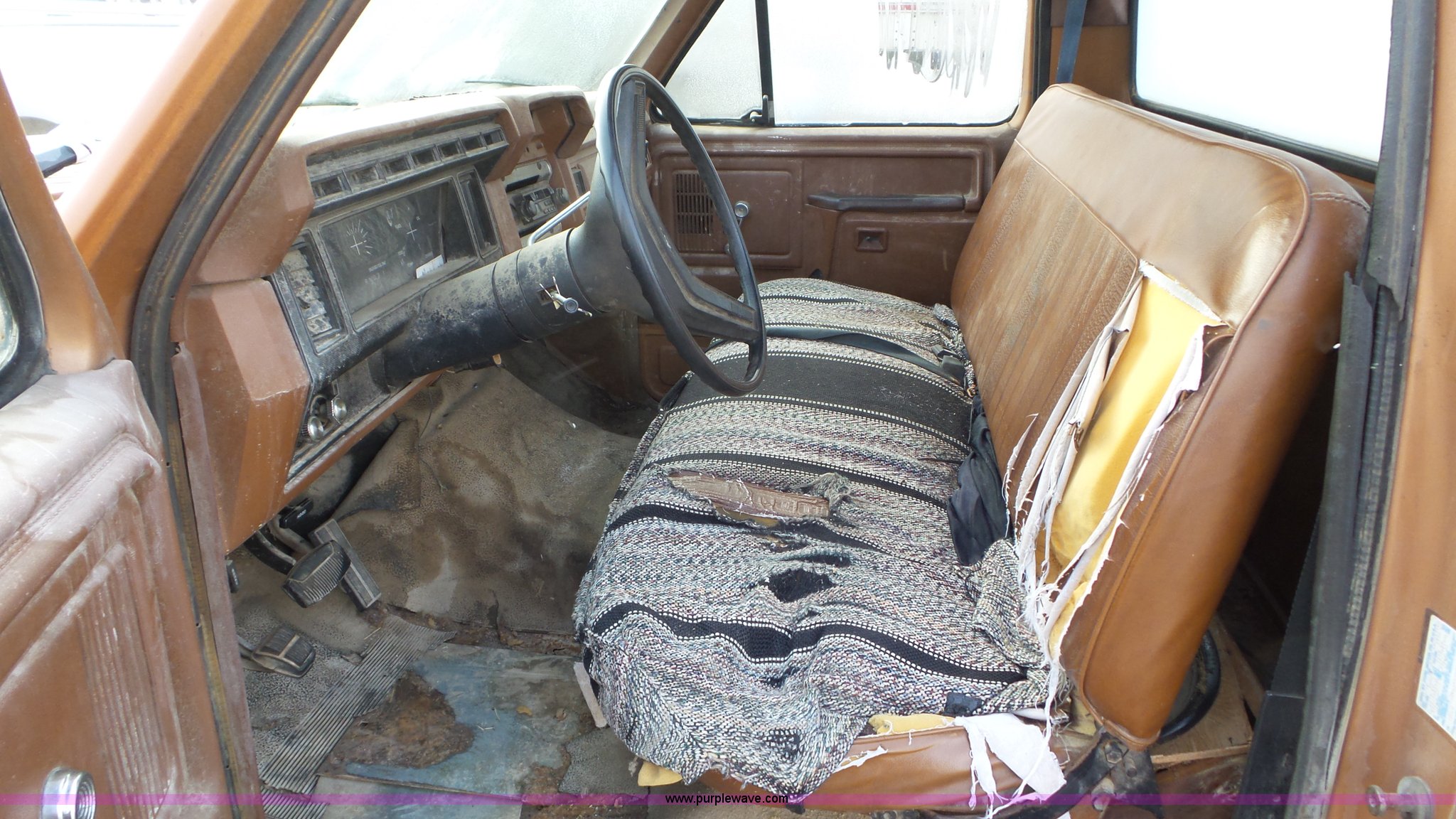 1981 Ford F100 pickup truck in Carlyle, IL | Item J8425 sold | Purple Wave