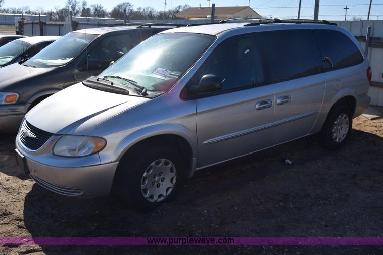 2003 Chrysler Town & Country van in Wichita, KS | Item L1183 sold ...