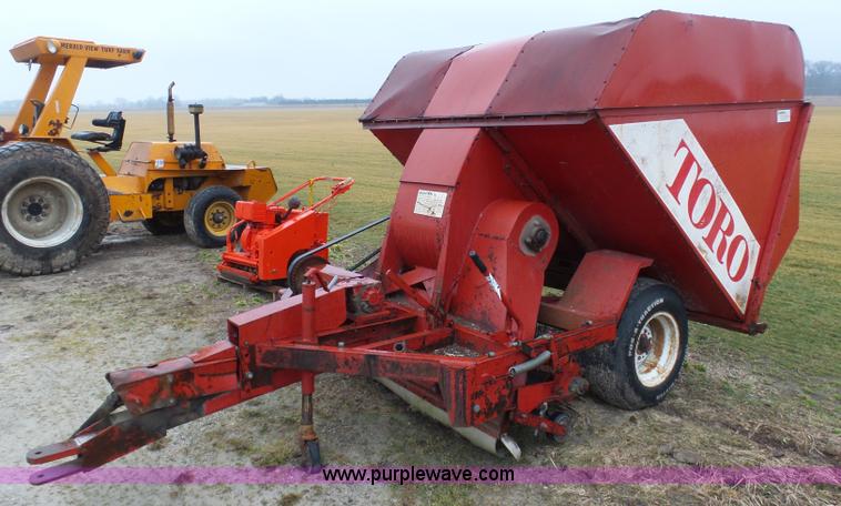 Toro Rake-o-vac in O'Fallon, MO | Item K7649 sold | Purple Wave