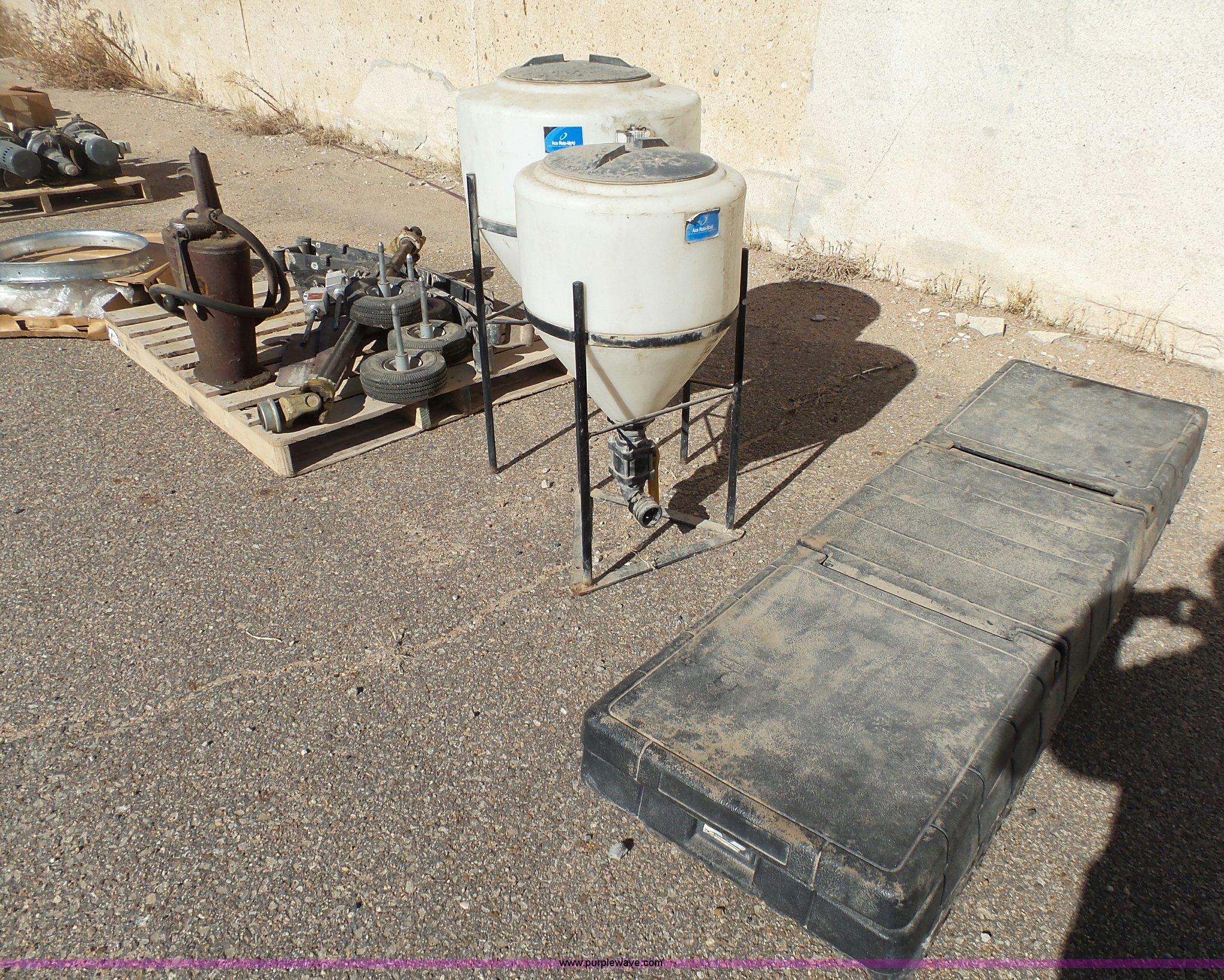 Assorted items in Gove, KS | Item J7323 sold | Purple Wave