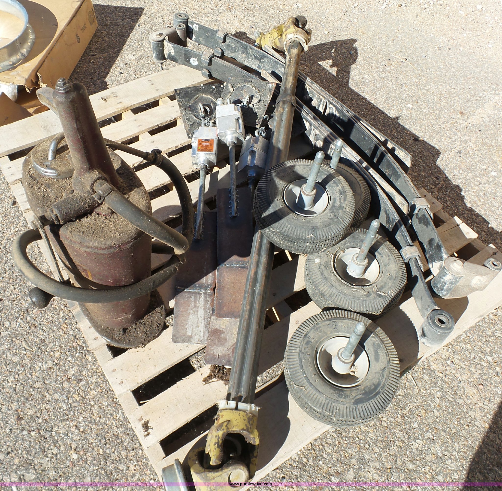 Assorted items in Gove, KS | Item J7323 sold | Purple Wave