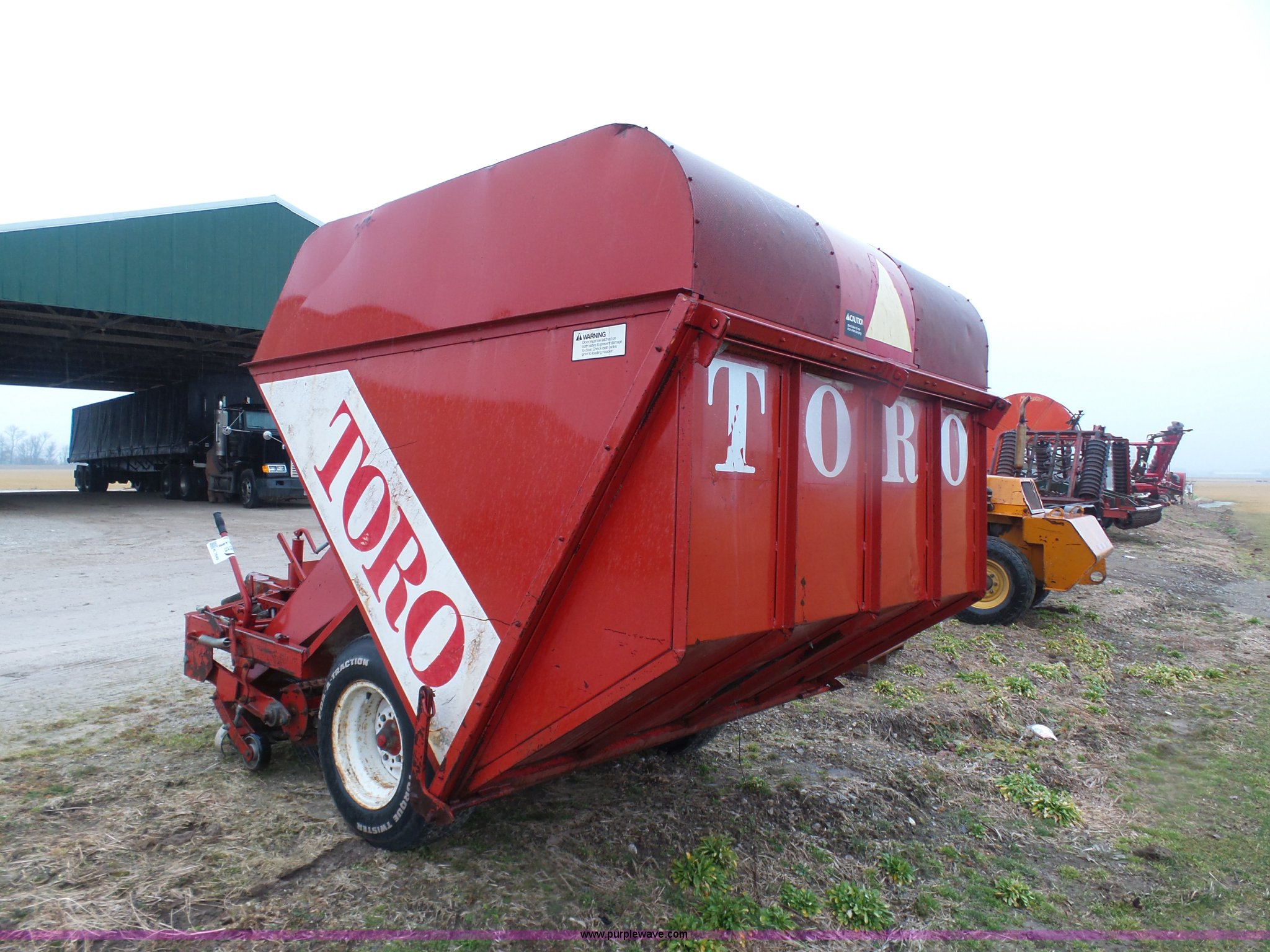 Toro Rake-o-vac in O'Fallon, MO | Item K7649 sold | Purple Wave