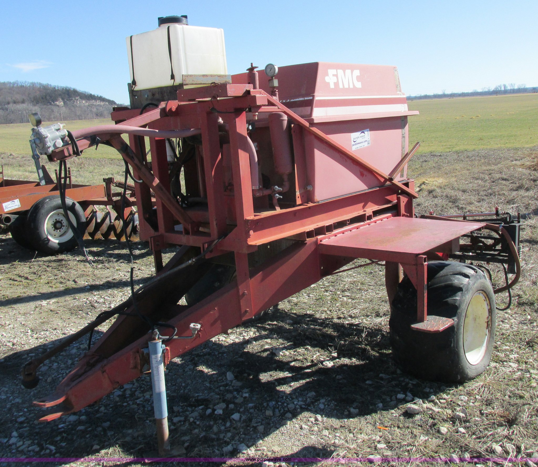 FMC sprayer in Jefferson City, MO | Item L7094 sold | Purple Wave