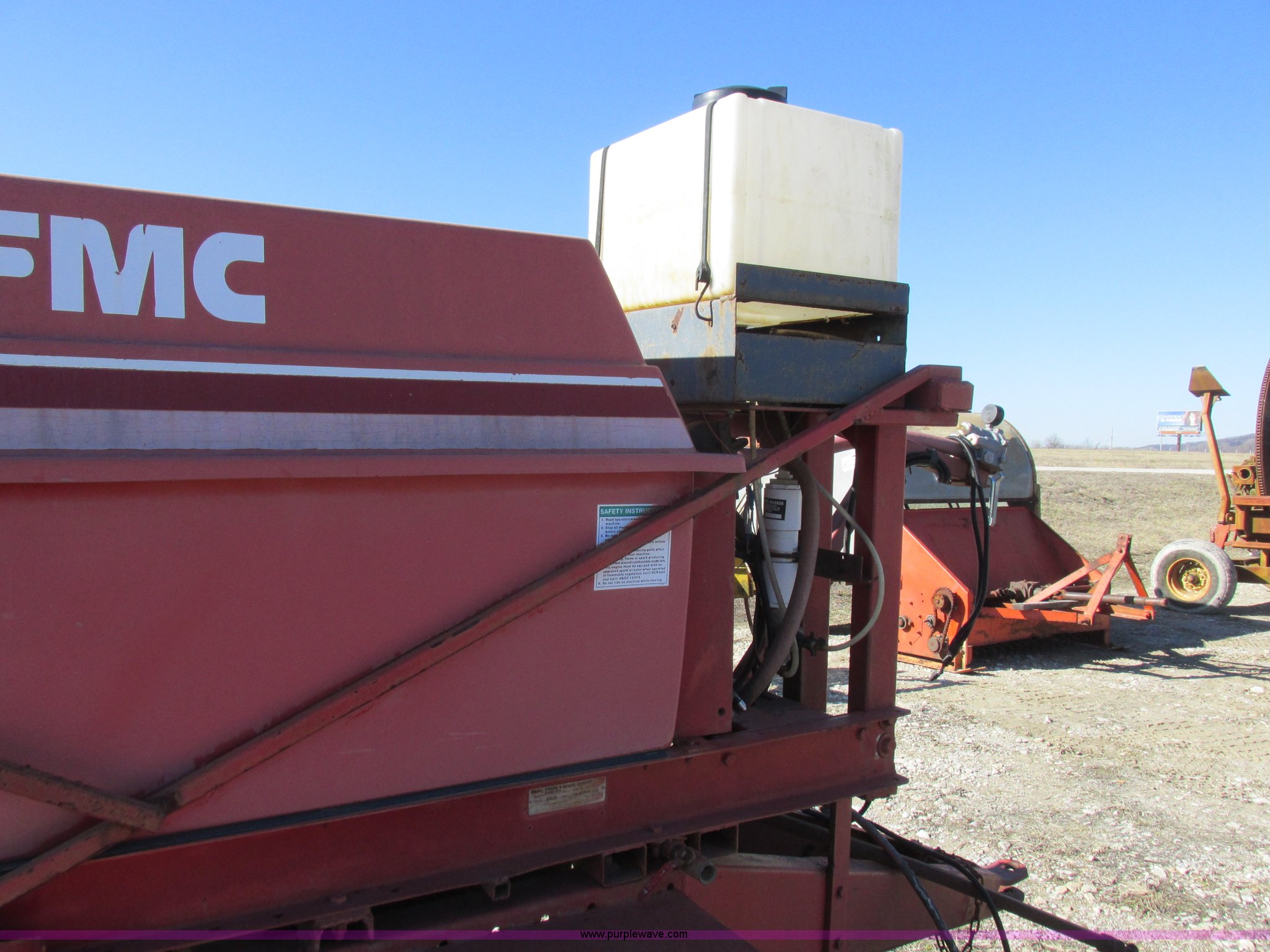FMC sprayer in Jefferson City, MO | Item L7094 sold | Purple Wave