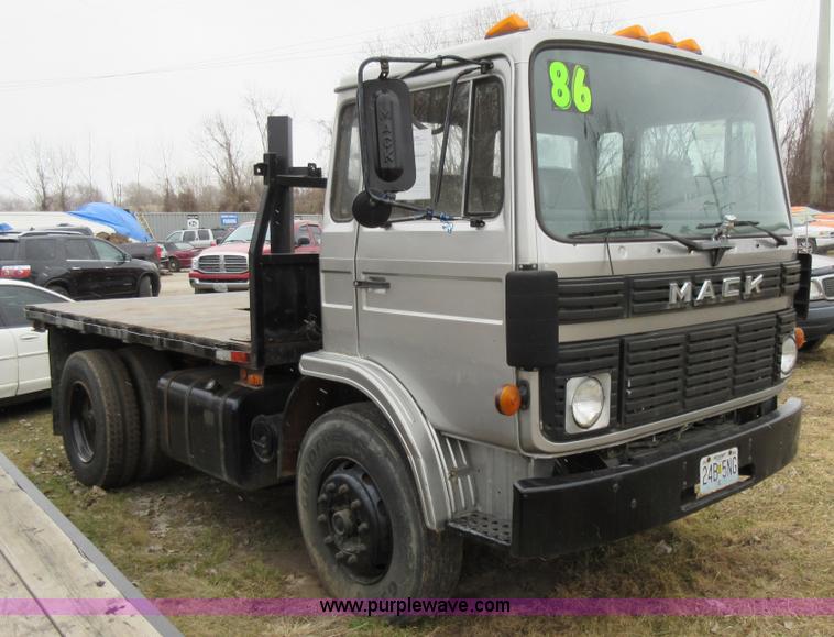 1986 Mack flatbed truck in Kansas City, MO | Item K5496 sold | Purple Wave