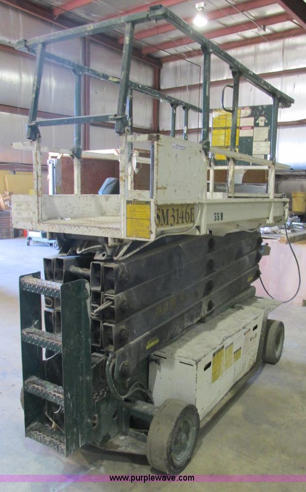 1992 Grove SM3146E scissor lift in St. Charles, MO | Item BS9898 sold ...