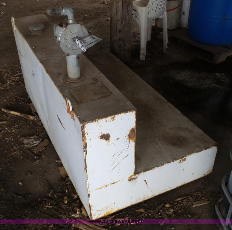 Fuel tank in Elgin, MN | Item L3928 sold | Purple Wave