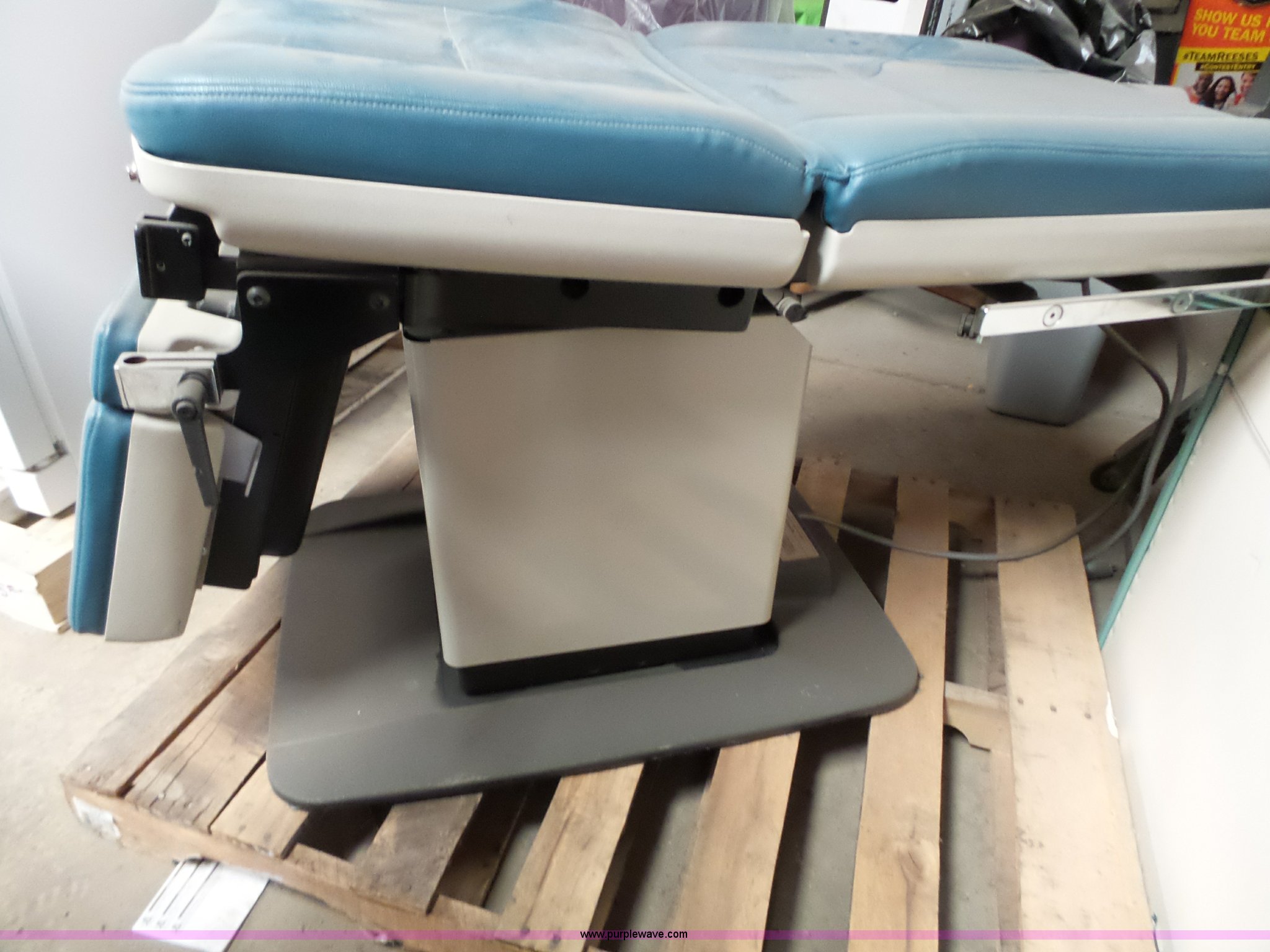 Mid Mark 411 computer programmed electric exam table in Manhattan, KS ...