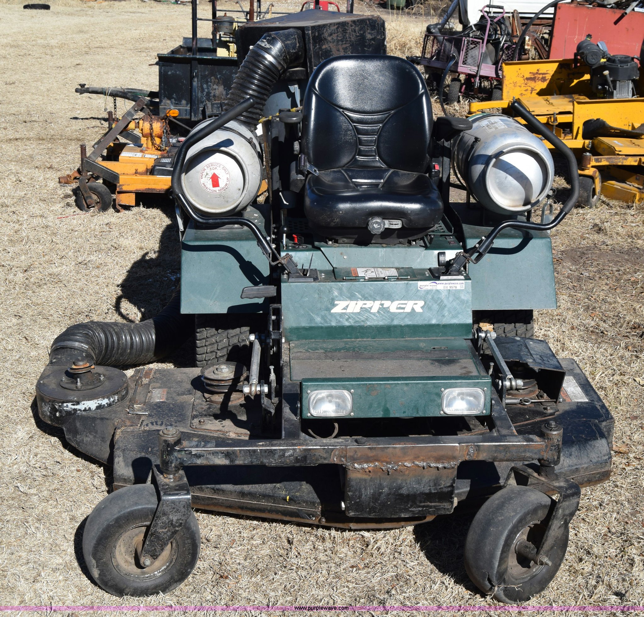 Zipper ZTR lawn mower in Wichita, KS | Item BX9578 sold | Purple Wave