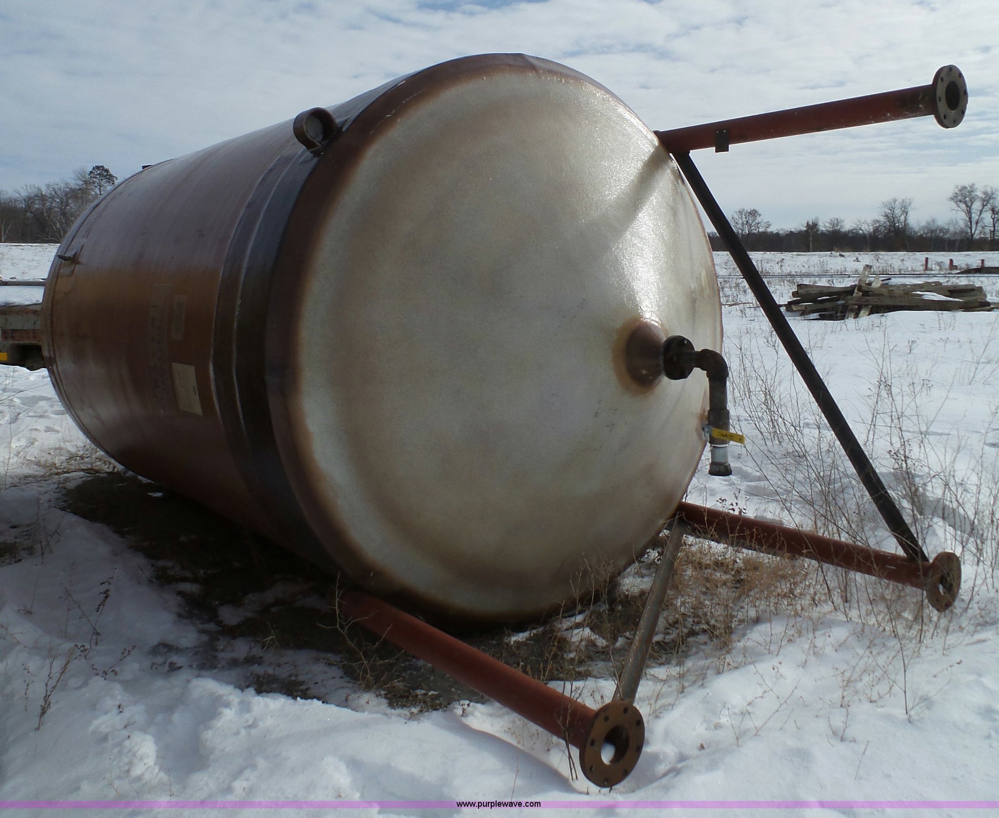 Raven chemical tank in Ironton, MN | Item K4562 sold | Purple Wave