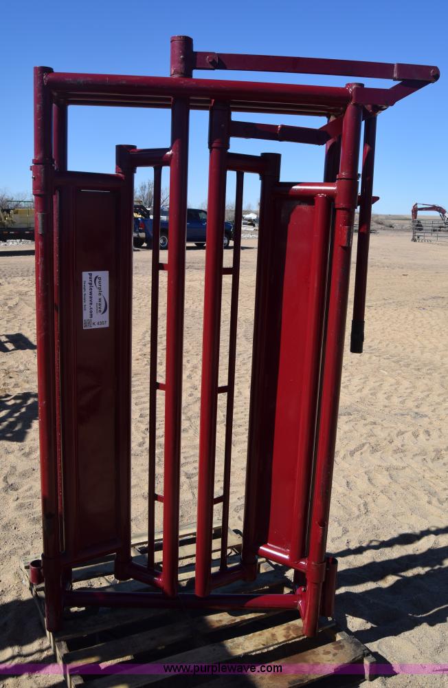 WW Stampede head gate in Kinsley, KS | Item K4357 sold | Purple Wave