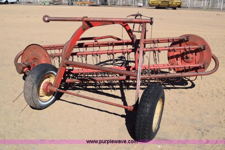 Massey-Ferguson 36 hay rake in Kinsley, KS | Item K4375 sold | Purple Wave