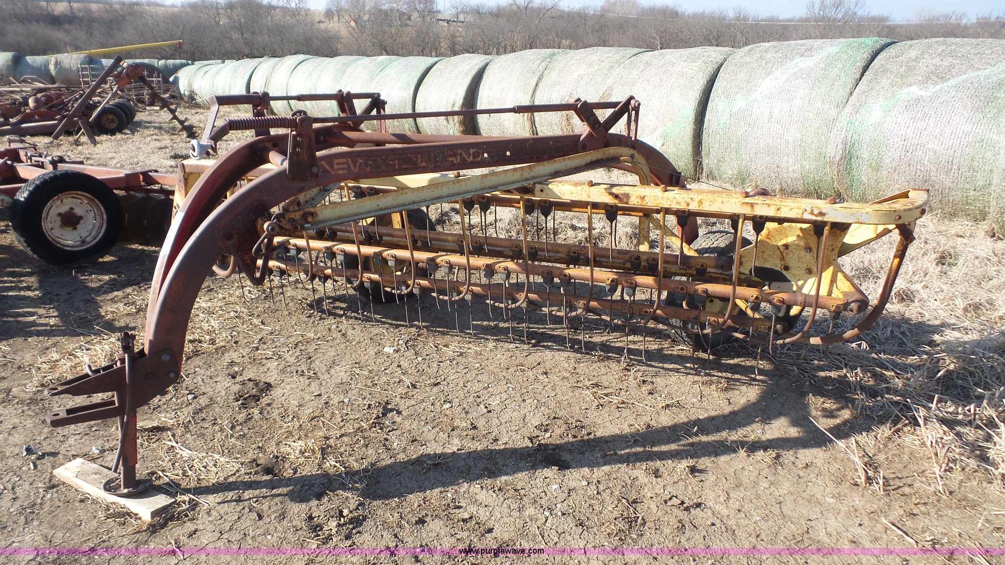 New Holland 258 Rolabar side delivery rake in Leavenworth, KS | Item ...