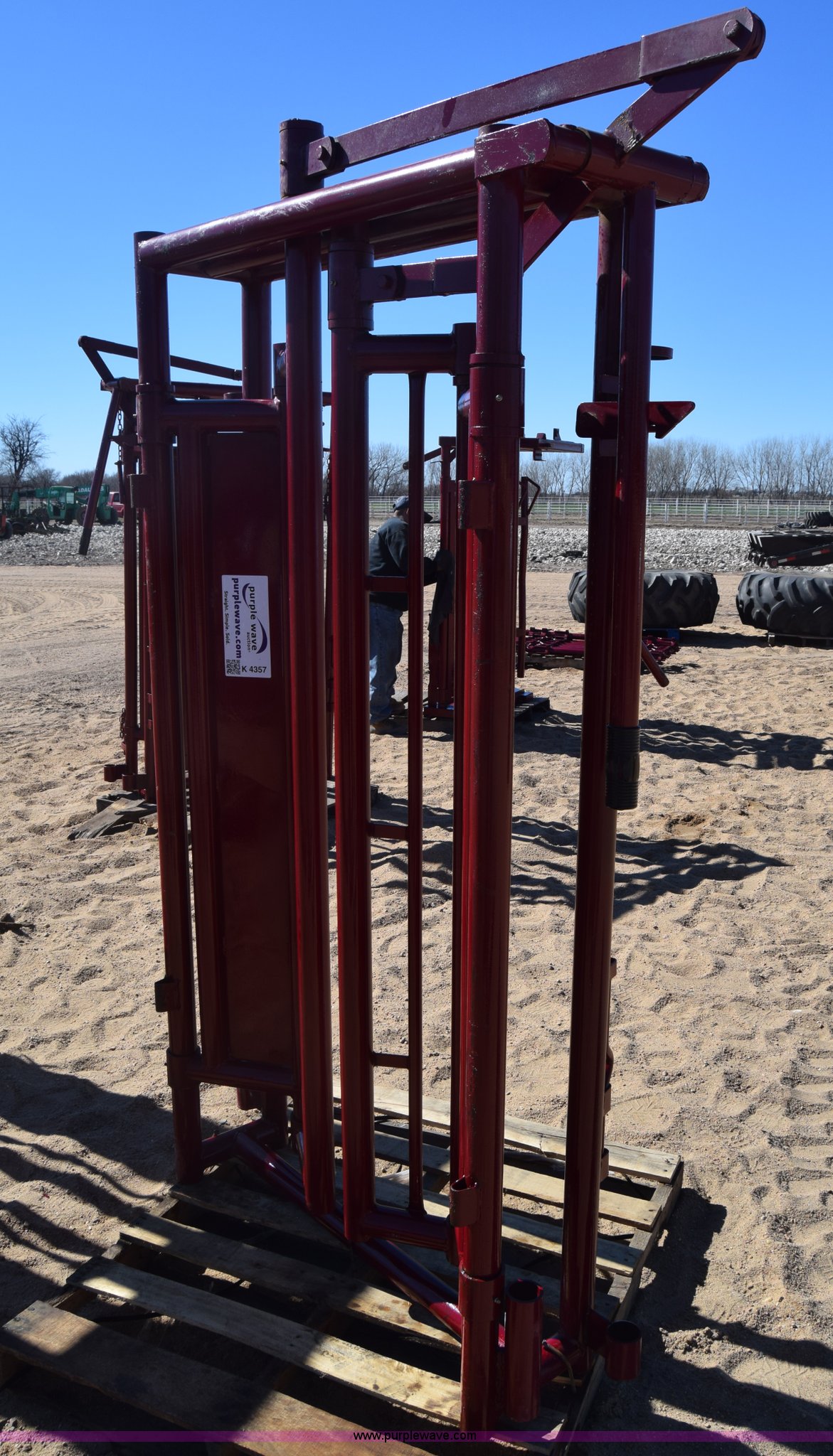 WW Stampede head gate in Kinsley, KS | Item K4357 sold | Purple Wave
