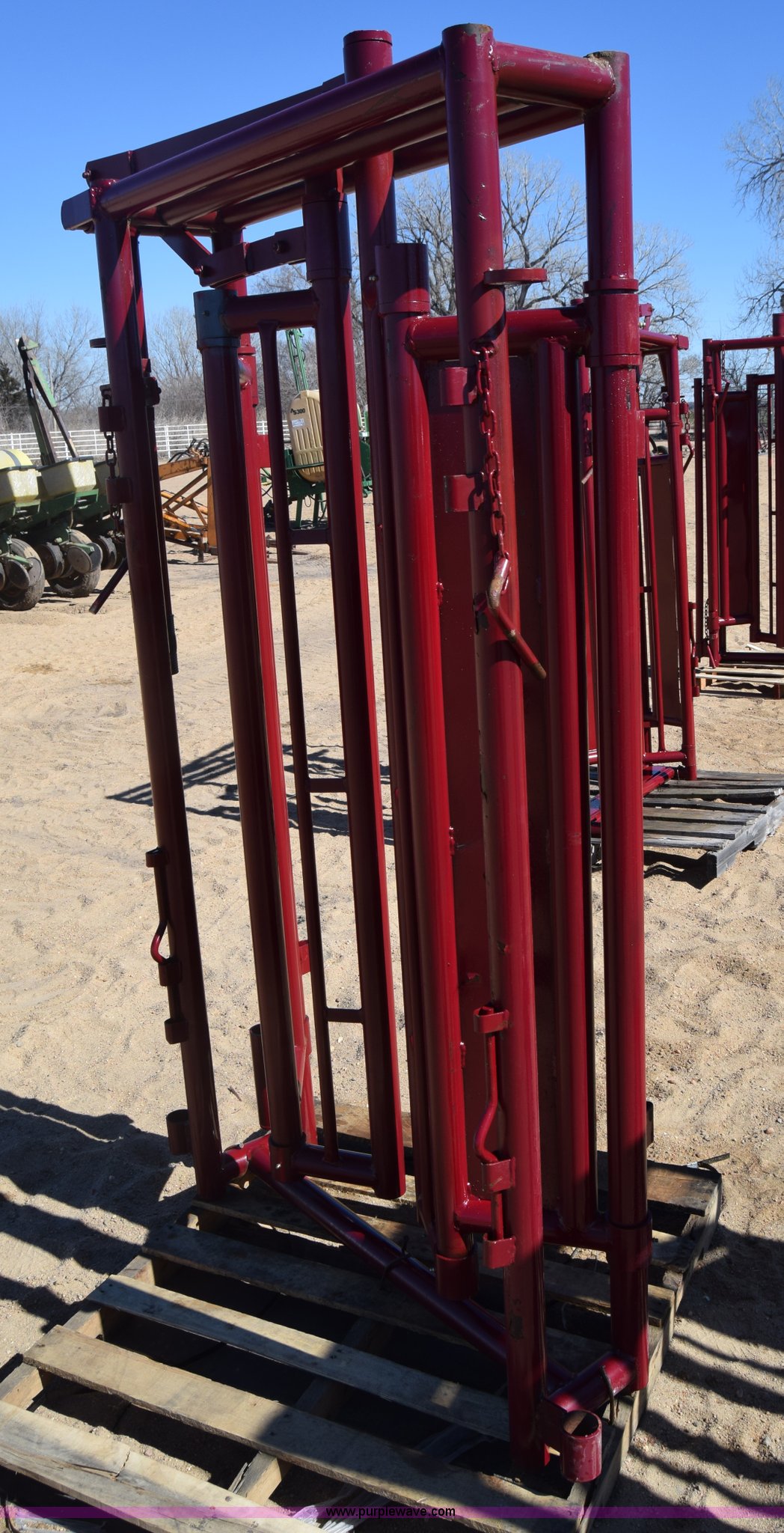 WW Stampede head gate in Kinsley, KS | Item K4357 sold | Purple Wave