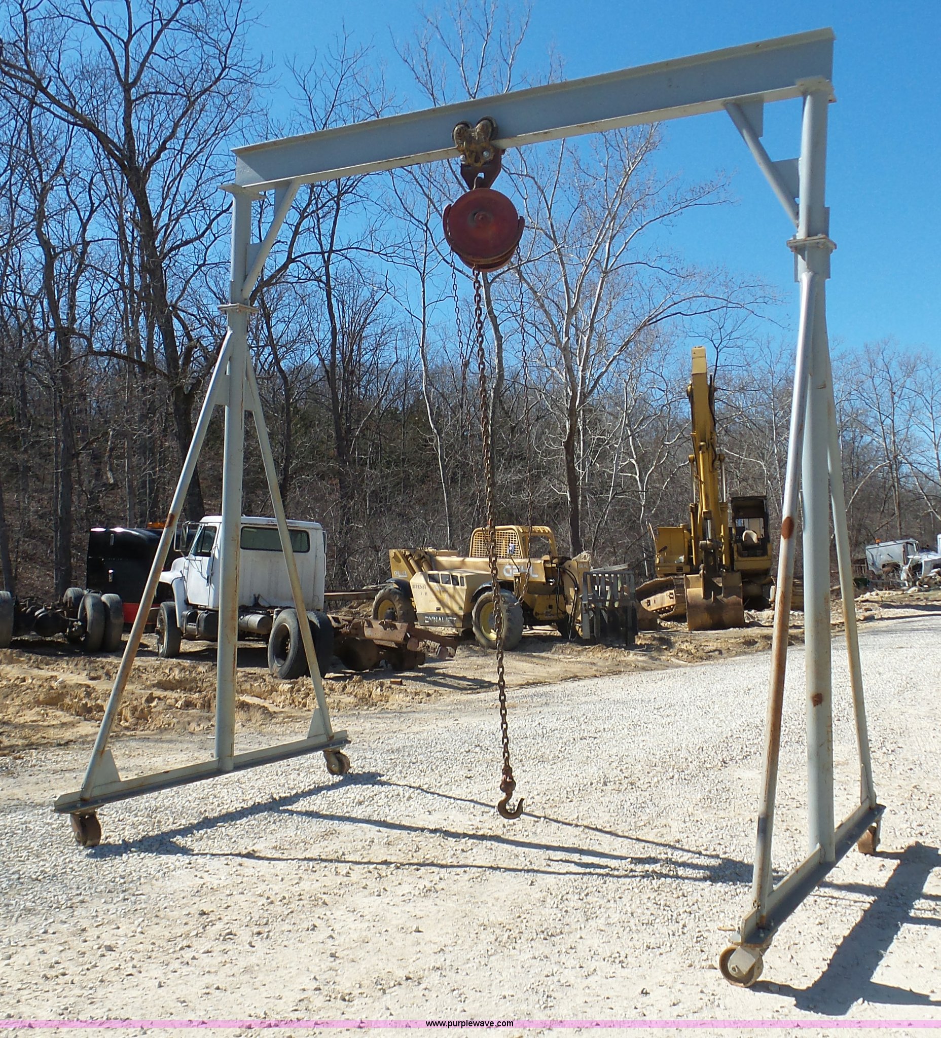 A-frame hoist in Versailles, MO | Item BI9219 sold | Purple Wave