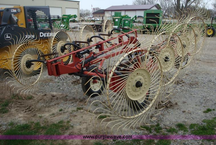 2009 H&S wheel rake in Clinton, MO | Item F1202 sold | Purple Wave