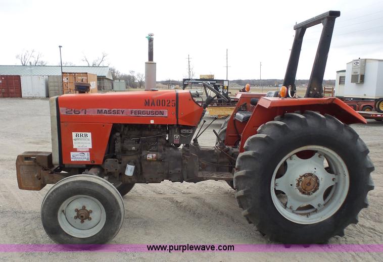 Massey Ferguson 261 tractor in Topeka, KS | Item K5066 sold | Purple Wave