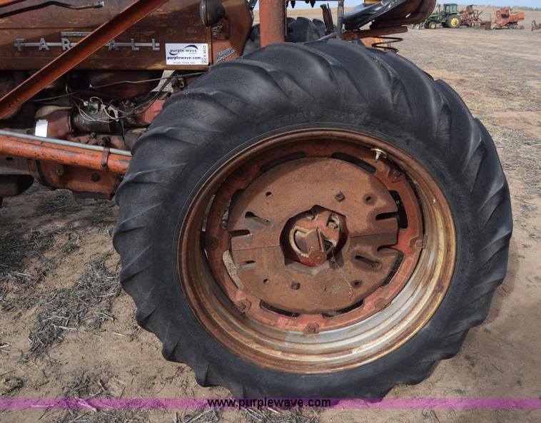 Farmall 400 tractor in Kinsley, KS | Item K8512 sold | Purple Wave