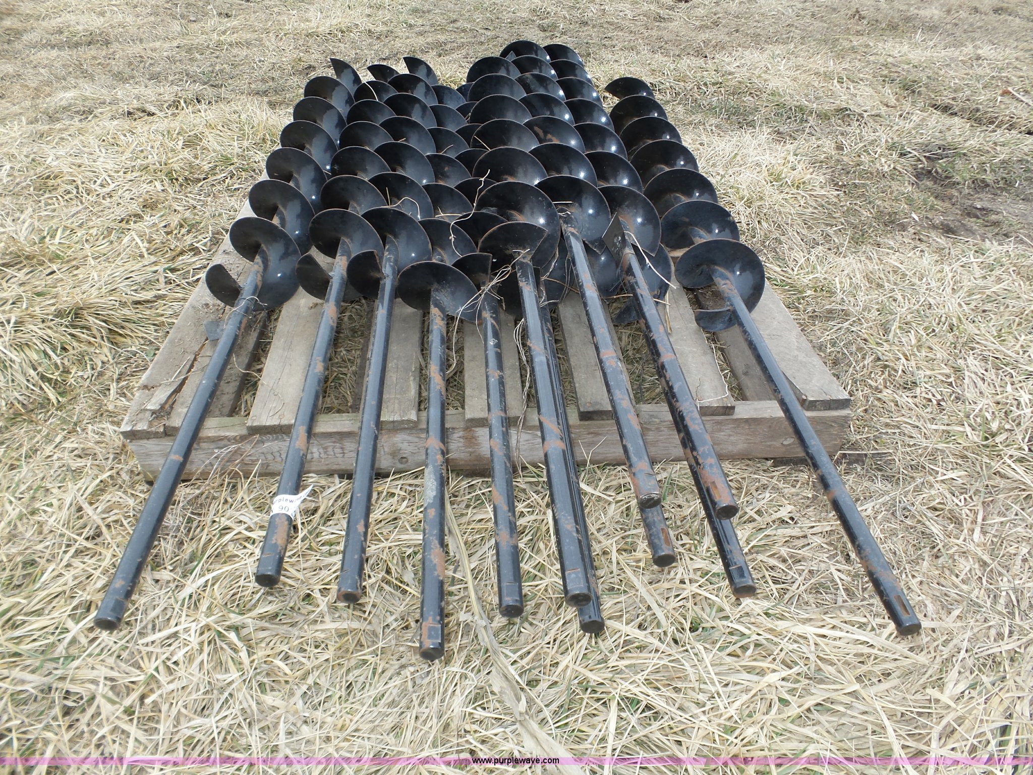 (12) top return cross auger in Seward, NE | Item BX9016 sold | Purple Wave