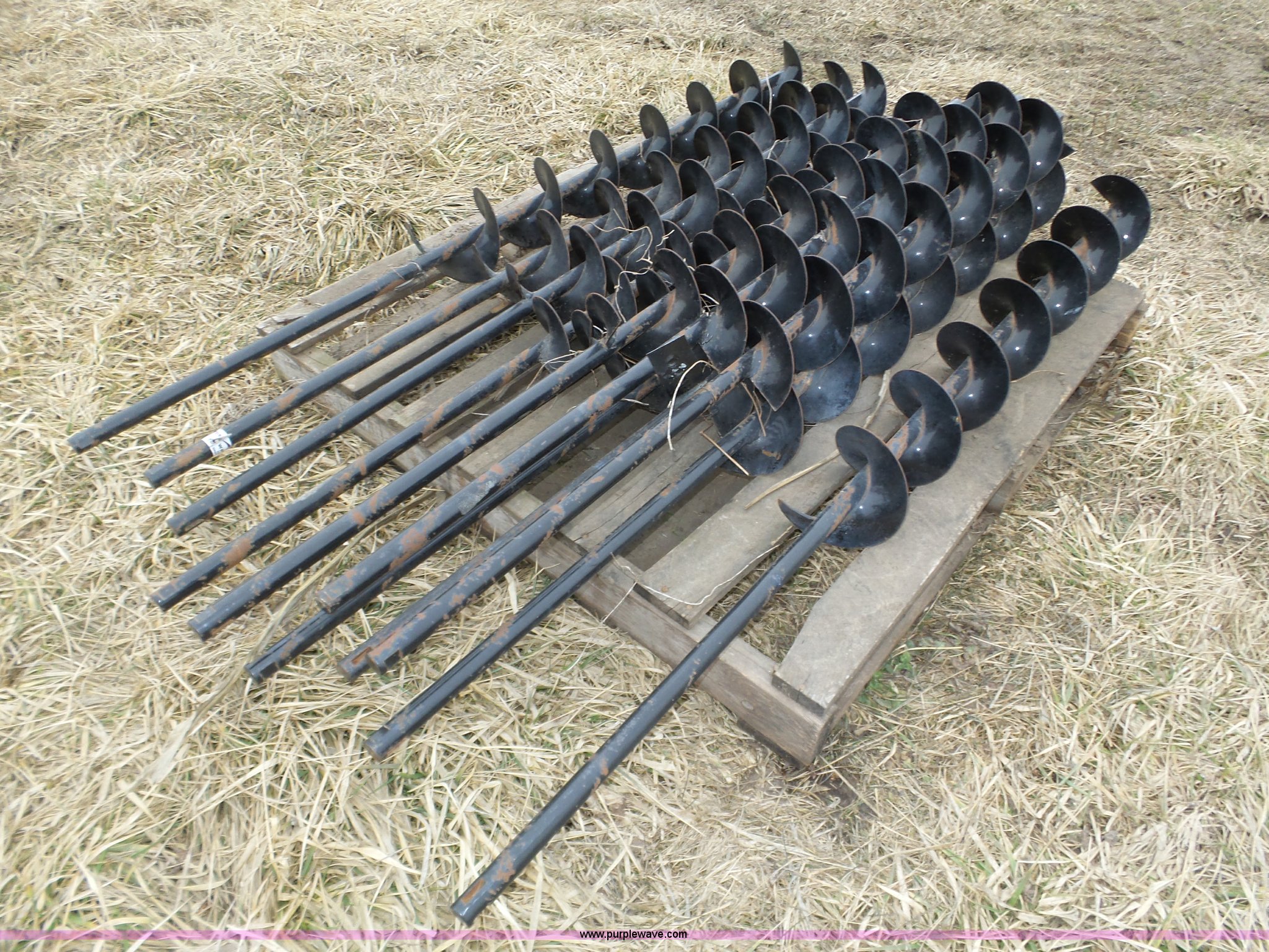 (12) top return cross auger in Seward, NE | Item BX9016 sold | Purple Wave