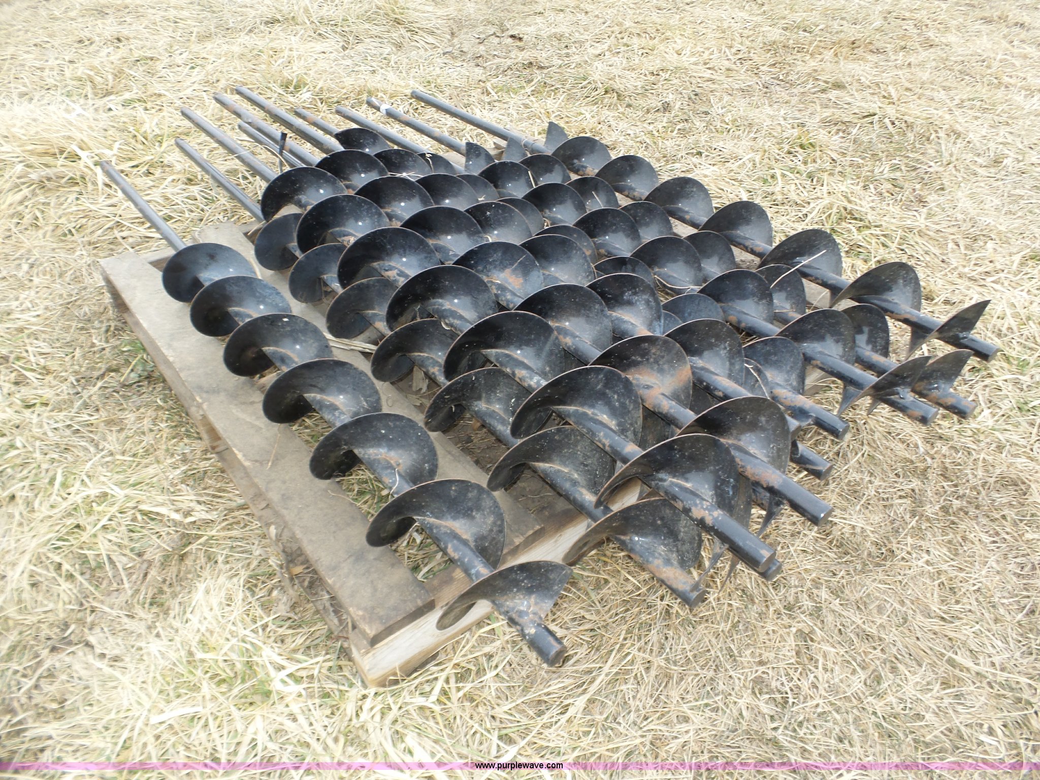 (12) top return cross auger in Seward, NE | Item BX9016 sold | Purple Wave