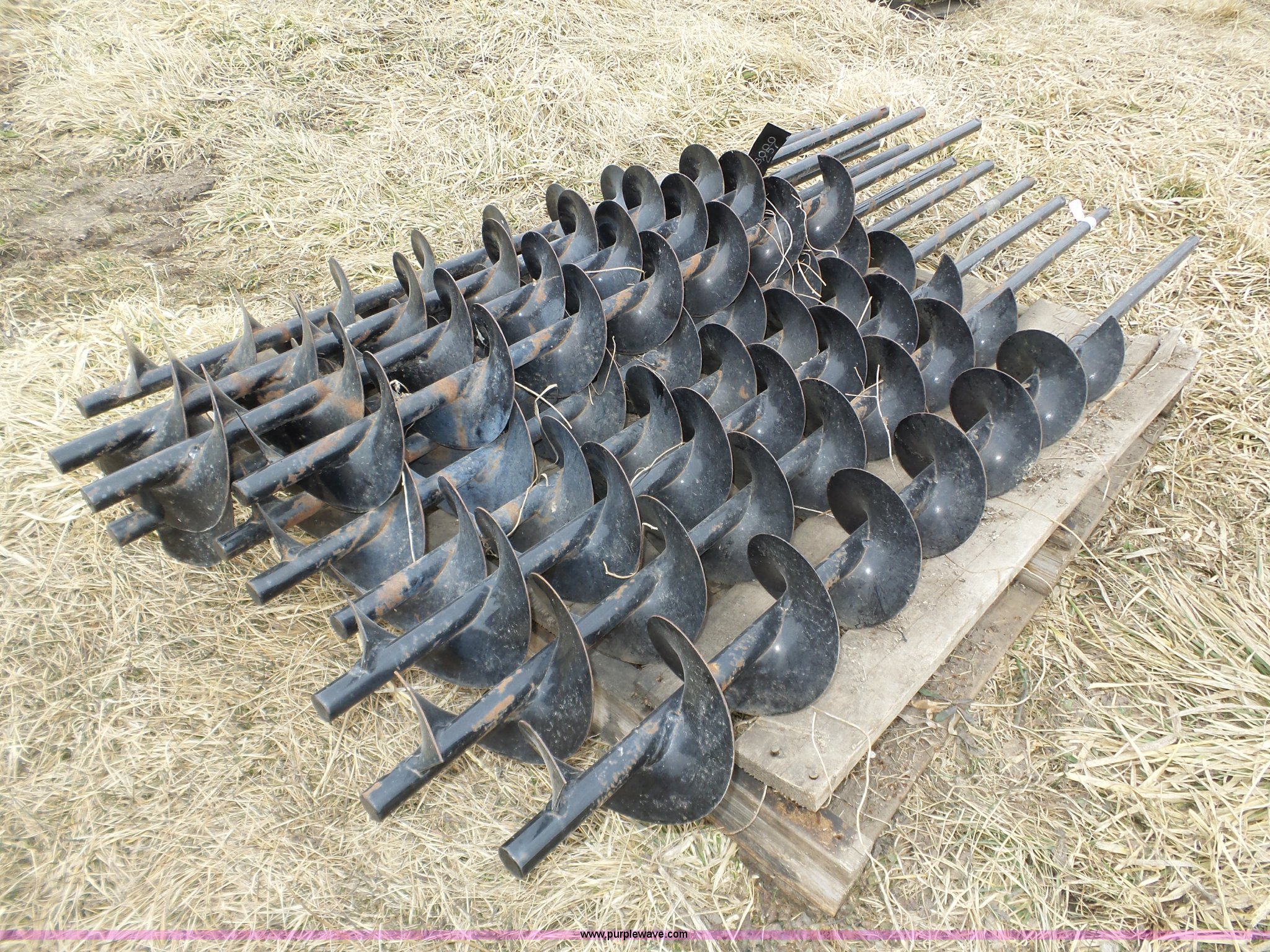 (12) top return cross auger in Seward, NE | Item BX9016 sold | Purple Wave