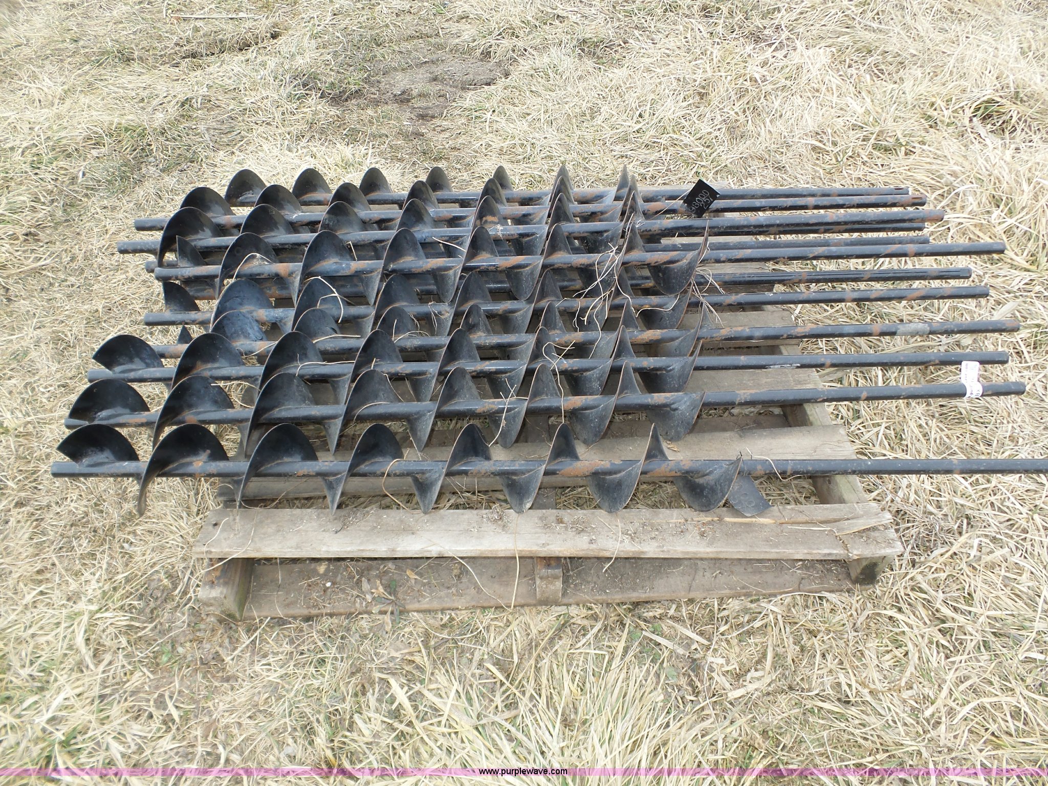 (12) top return cross auger in Seward, NE | Item BX9016 sold | Purple Wave