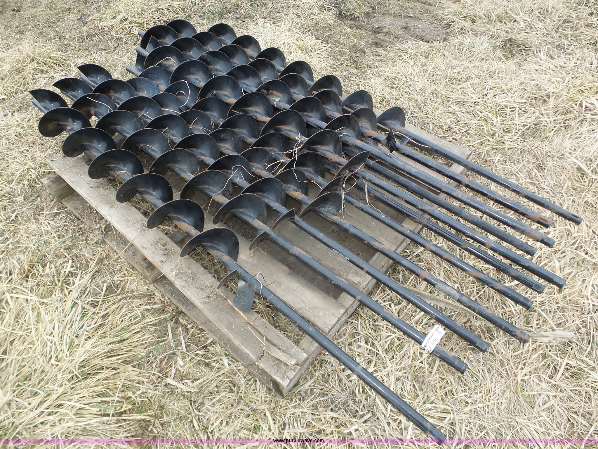 (12) top return cross auger in Seward, NE | Item BX9016 sold | Purple Wave