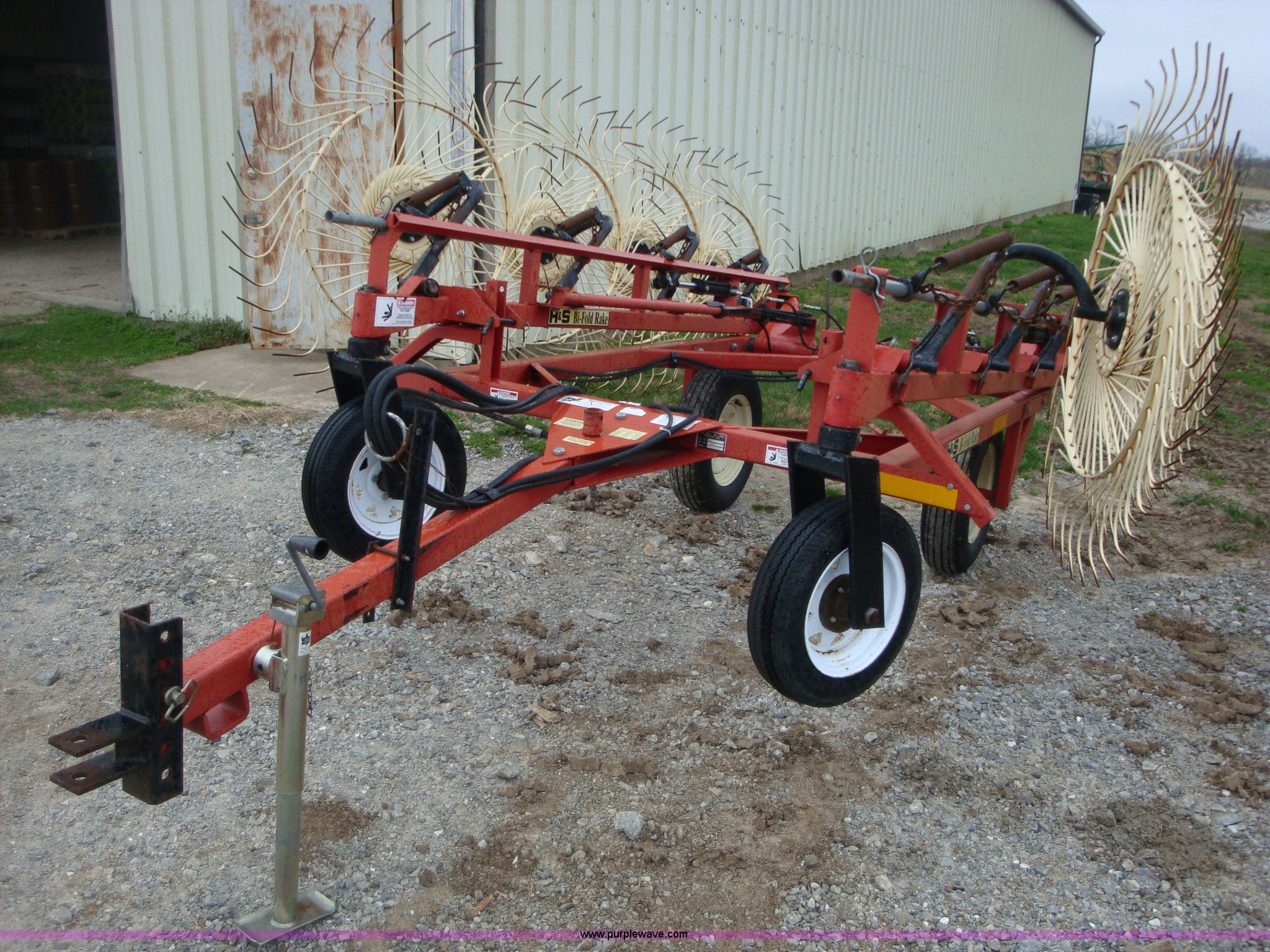 2009 H&S wheel rake in Clinton, MO | Item F1202 sold | Purple Wave