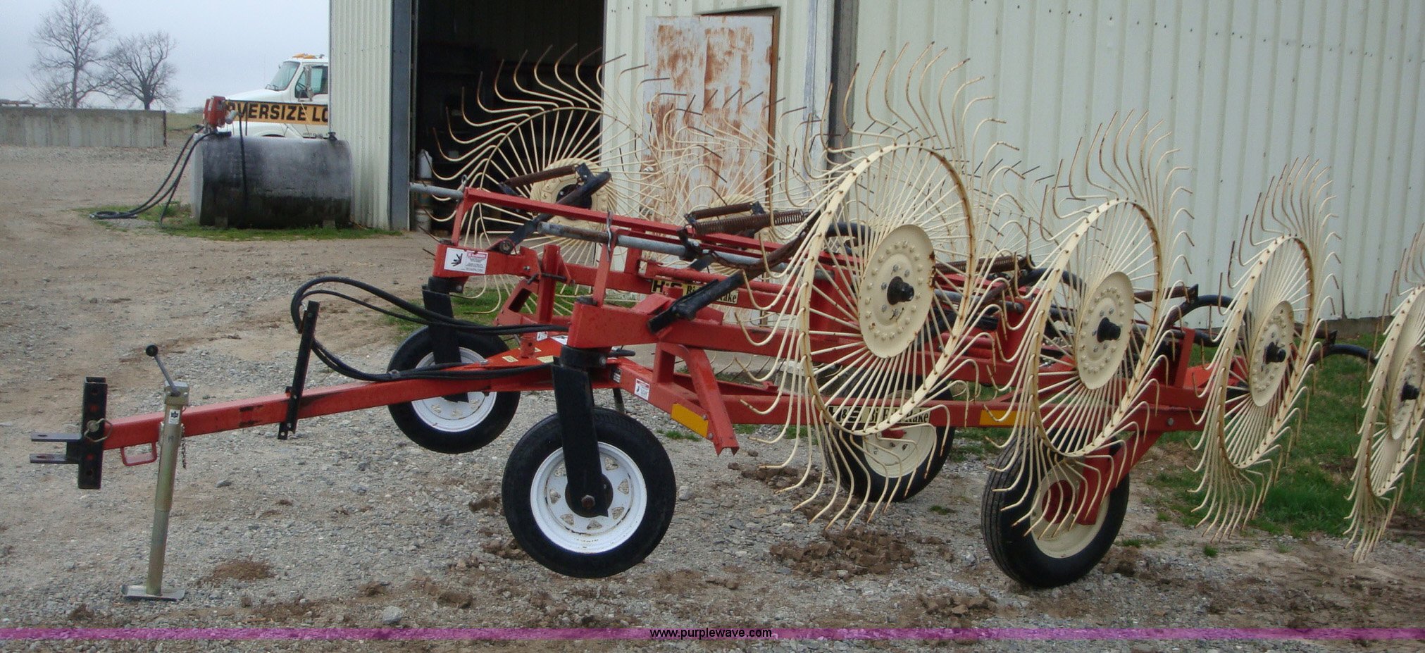 2009 H&S wheel rake in Clinton, MO | Item F1202 sold | Purple Wave