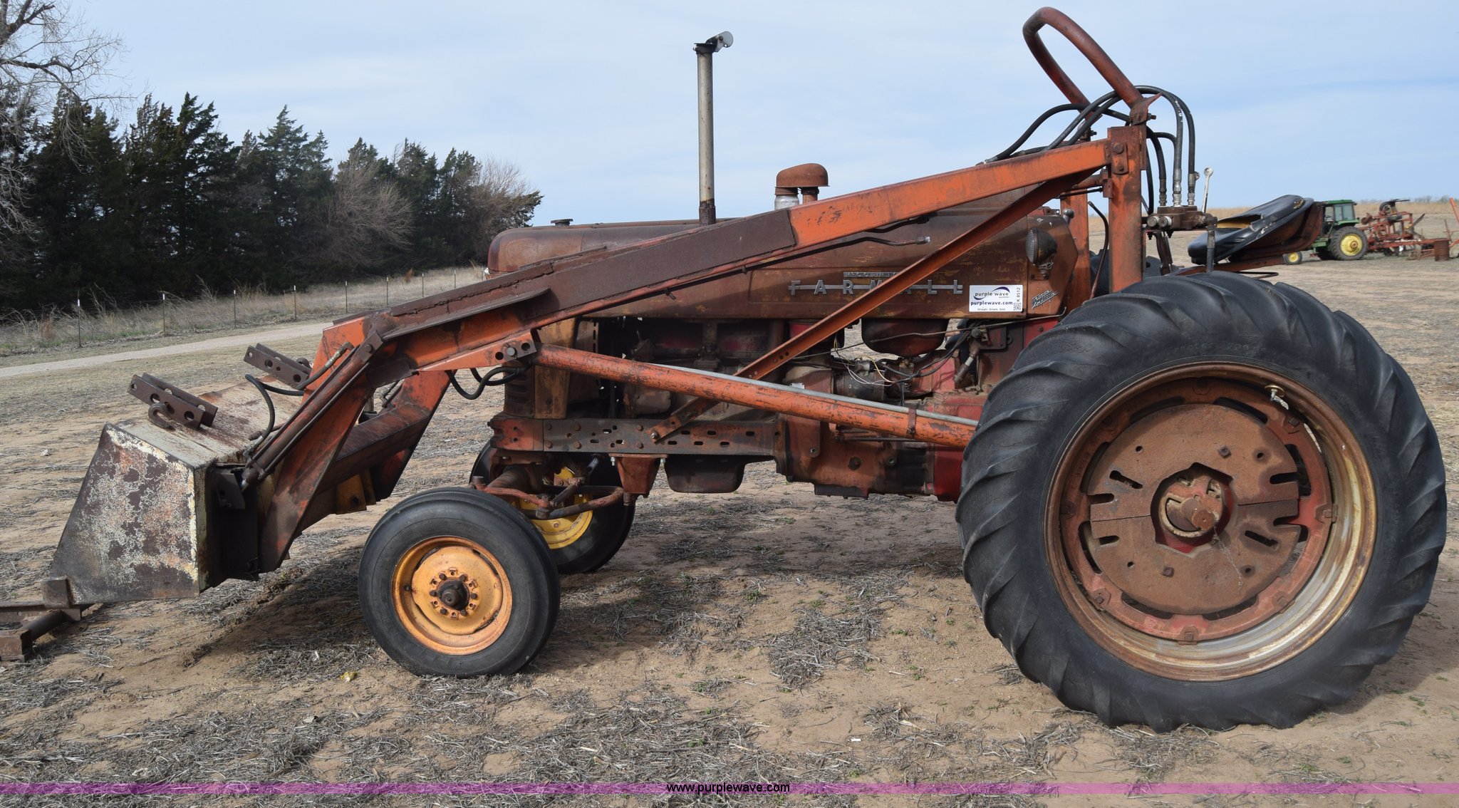 Farmall 400 tractor in Kinsley, KS | Item K8512 sold | Purple Wave