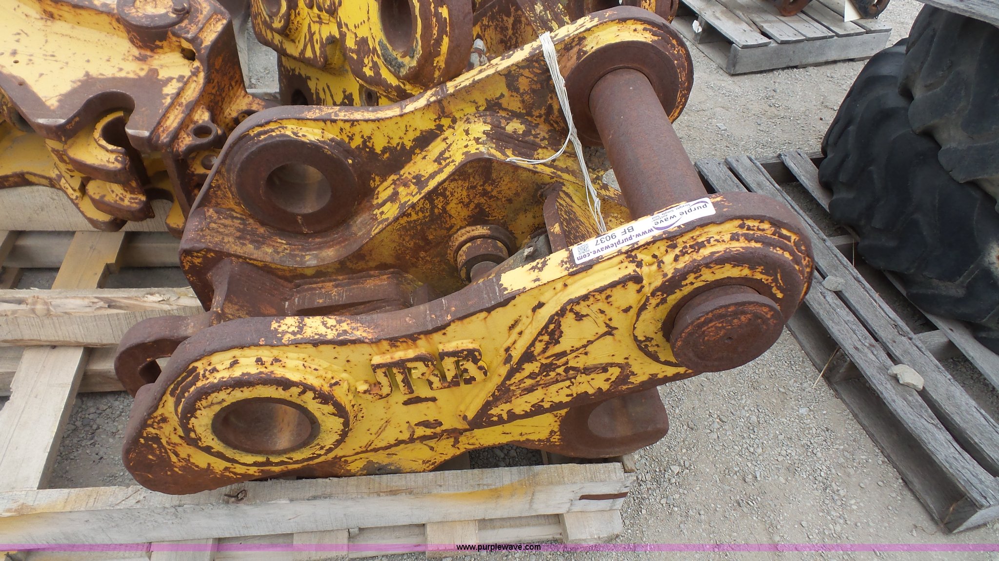 JRB hydraulic quick coupler in Topeka, KS | Item BF9037 sold | Purple Wave