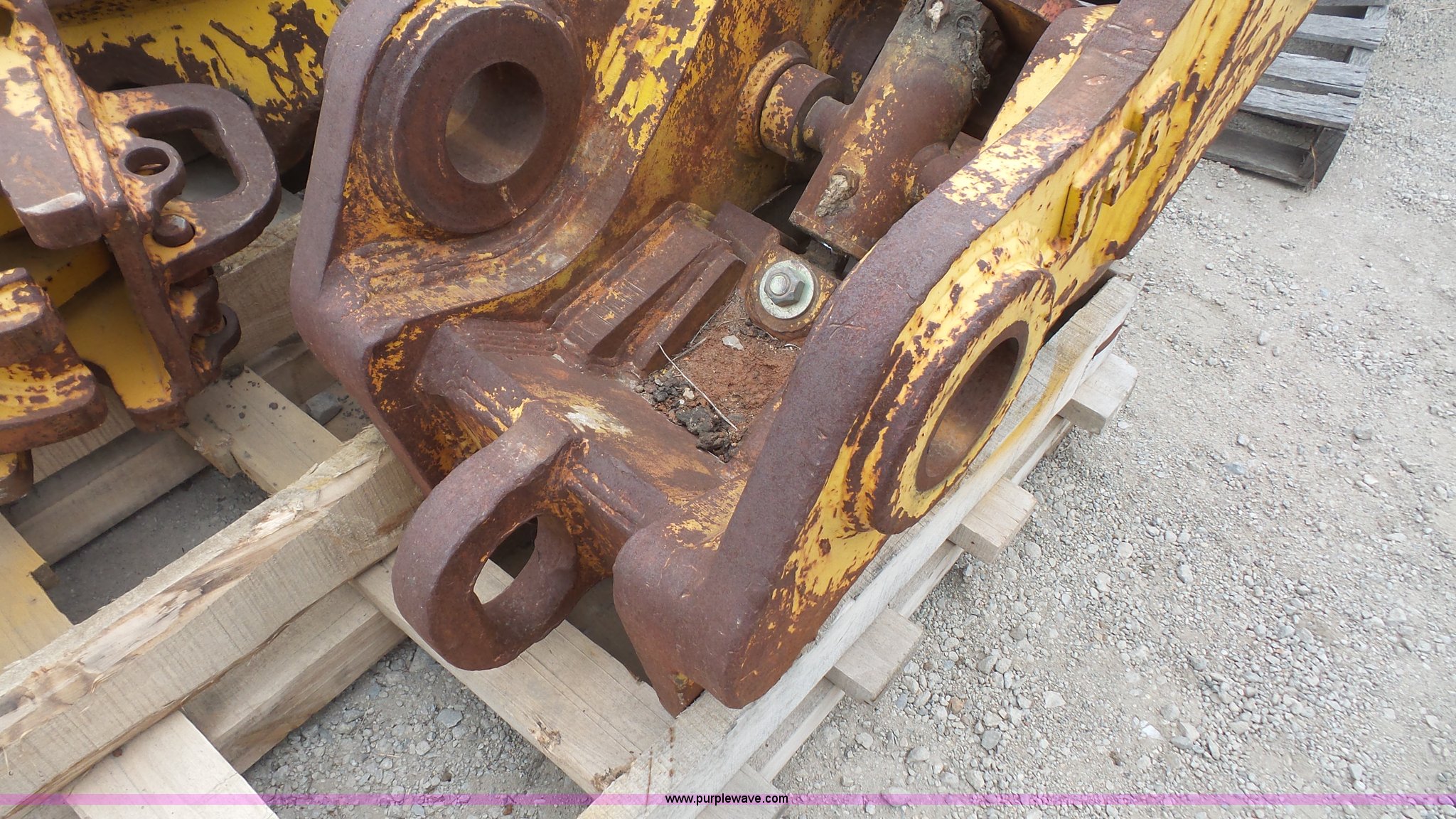 JRB hydraulic quick coupler in Topeka, KS | Item BF9037 sold | Purple Wave