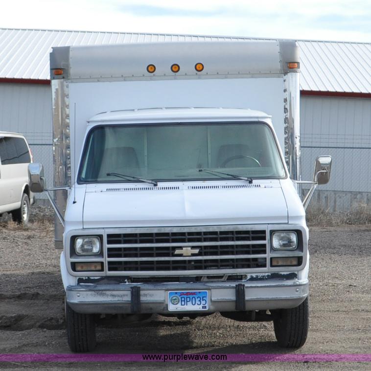 1996 Chevrolet G30 box truck in Pierre, SD | Item G7270 sold | Purple Wave