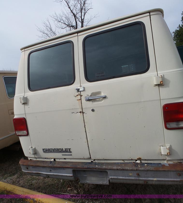 1991 Chevrolet C30 van in Osawatomie, KS | Item J4216 sold | Purple Wave