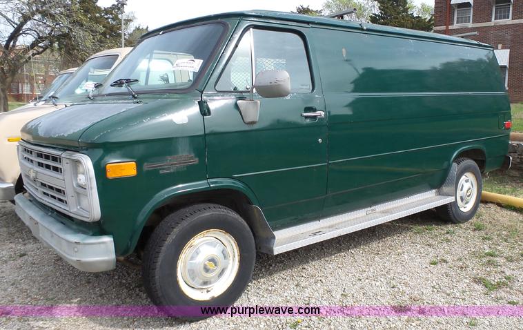 1988 Chevrolet G30 van in Osawatomie, KS | Item J4218 sold | Purple Wave