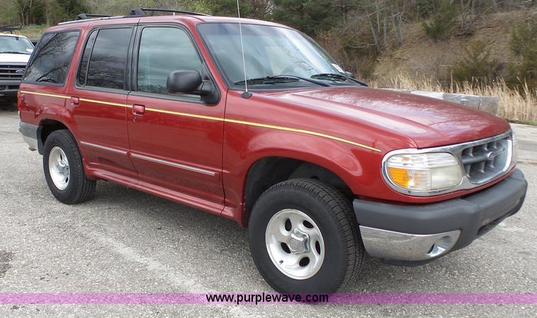 2000 Ford Explorer XLT SUV in Lenexa, KS | Item J4219 sold | Purple Wave