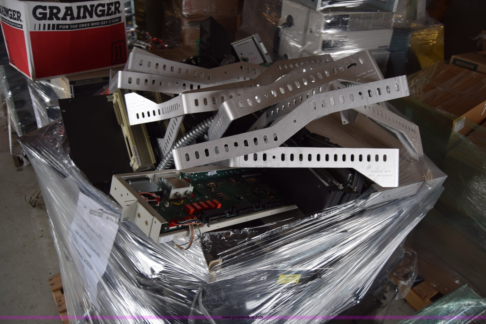 Assorted items in Wichita, KS | Item BX9798 sold | Purple Wave