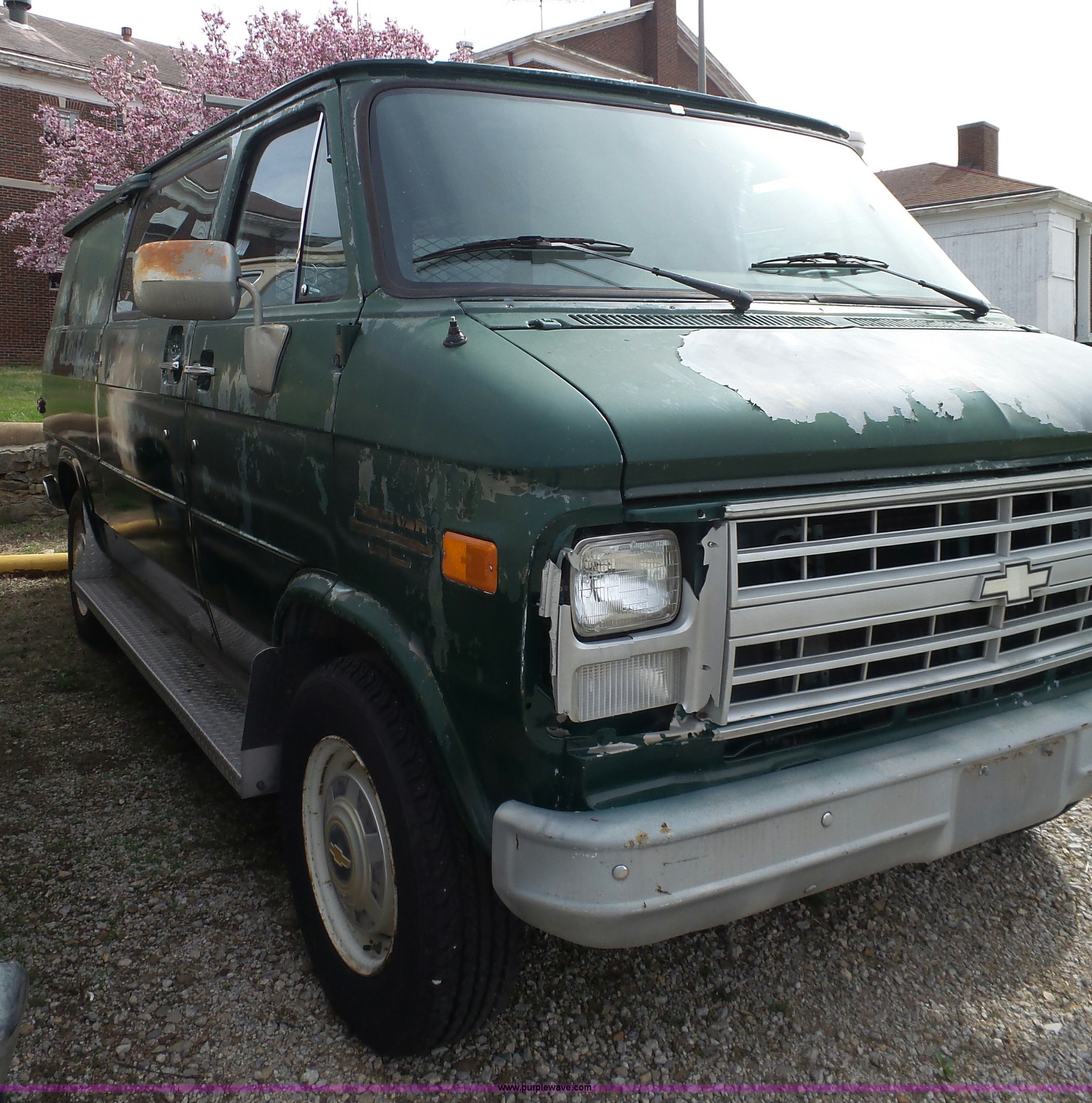 1988 Chevrolet G30 van in Osawatomie, KS | Item J4218 sold | Purple Wave