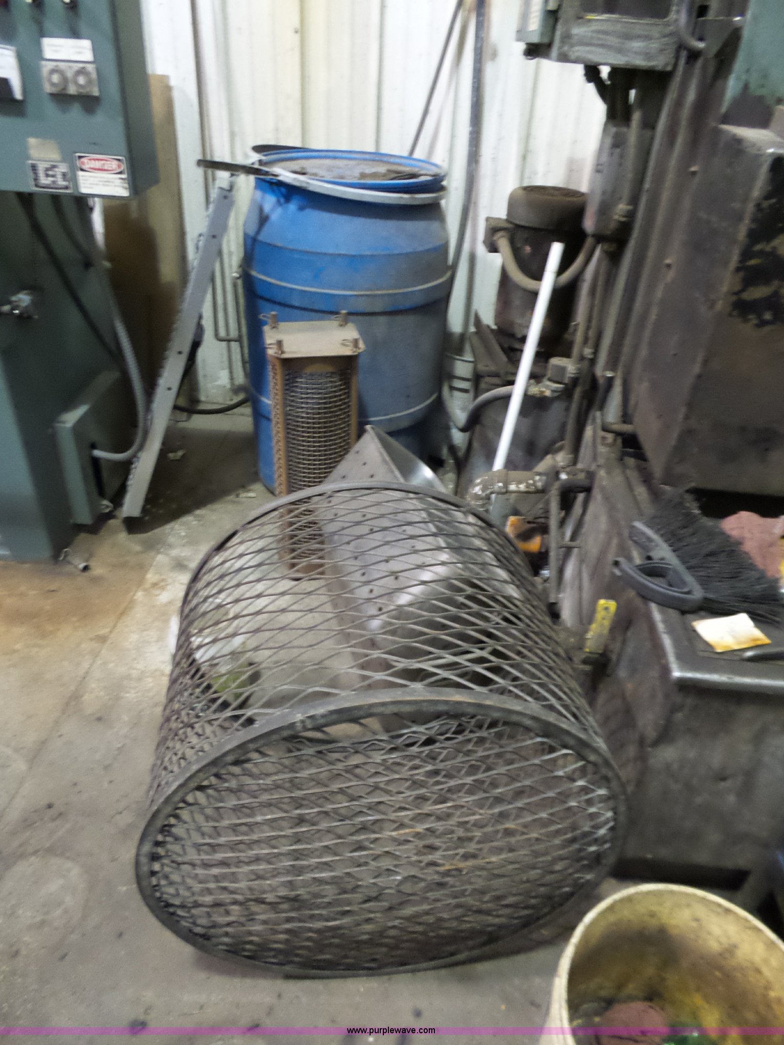 Kwik-Way parts washer in Salina, KS | Item CD9791 sold | Purple Wave