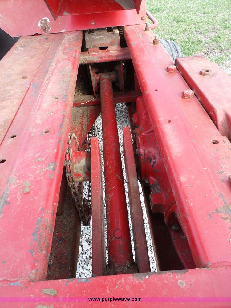 International 435 small square baler in Richmond, KS | Item BE9893 sold ...