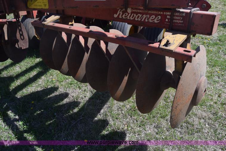 Kewanee 1010 disk in Kinsley, KS | Item BX9939 sold | Purple Wave