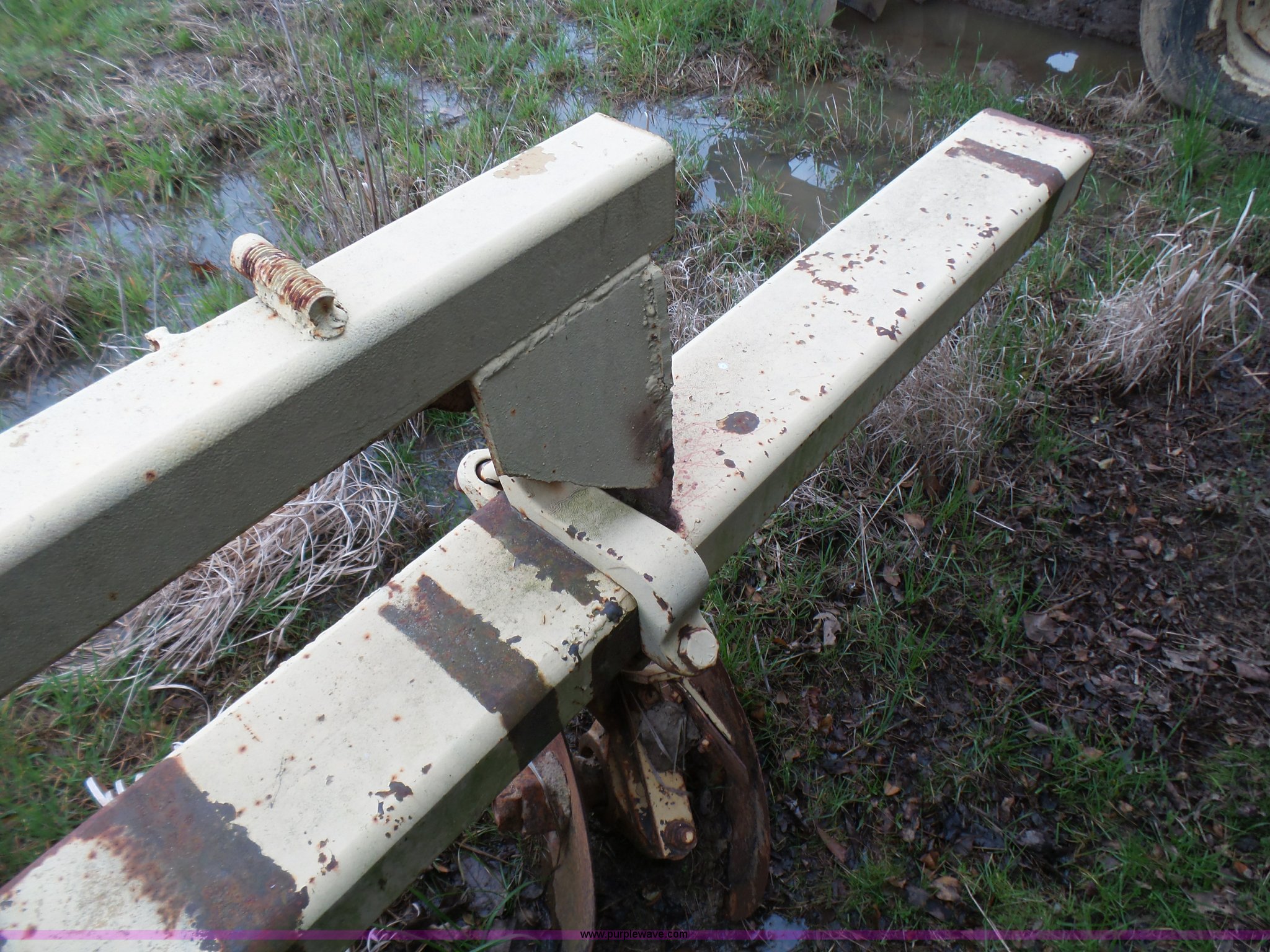 Hipper bedder in Wynne, AR | Item L5444 sold | Purple Wave