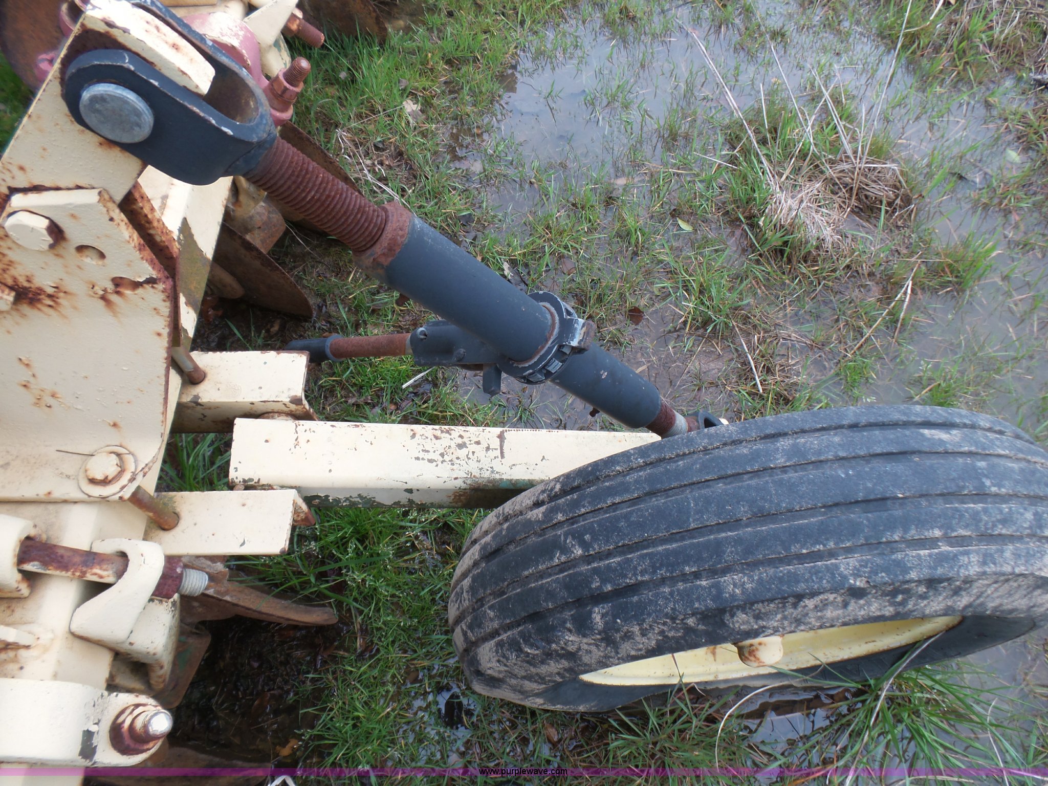 Hipper bedder in Wynne, AR | Item L5444 sold | Purple Wave